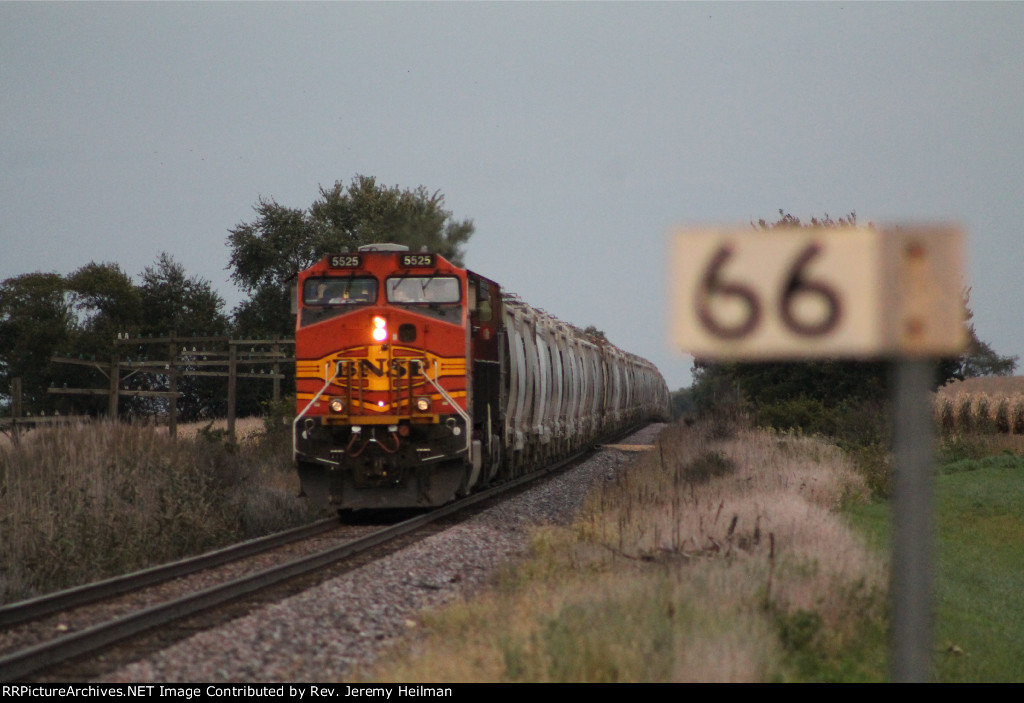 BNSF 5525 & CP 8647 (8)